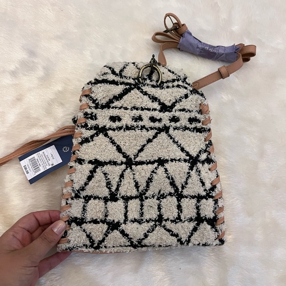 Universal Thread | Bags | Universal Thread Crossbody | Poshmark